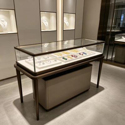 China Custom Floor Size Sealed Dust-Proof Easy Clean Luxury Jewelry Store Layout and High-End Jewelry Display Setup for sale