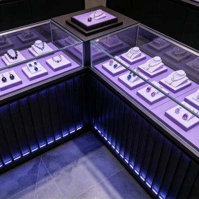 China Upright Display Case with 50kg Per Shelf Weight Capacity Built-in High-CRI LED Lighting and Adjustable Glass Shelves for sale