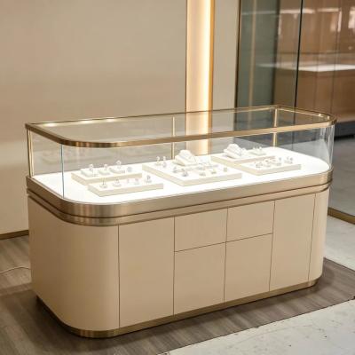 China Luxury Jewelry Boutique Design with Shatter Resistant Tempered Glass 12 V Output Power and White And Gold Color Scheme for sale