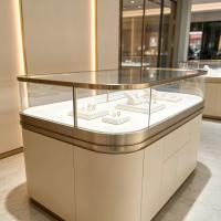 China Luxury Jewelry Boutique Design with Shatter Resistant Tempered Glass 12 V Output Power and White And Gold Color Scheme for sale