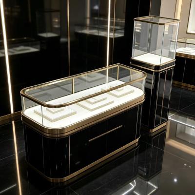China Matte Green PU Leather Jewelry Display Props with 3D Shop Design and Organic Wavy Shape for Easy Clean Retail Showcases for sale