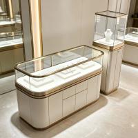 China 600X600X1300MM Jewelry Shop Design with White and Gold Color Scheme Fully Assembled for Luxury Jewelry Boutique for sale