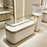 China 600X600X1300MM Jewelry Shop Design with White and Gold Color Scheme Fully Assembled for Luxury Jewelry Boutique for sale