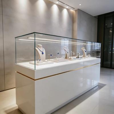China Ventilated Back Panel Upright Display Case with Adjustable Glass Shelves and 50kg Per Shelf Weight Capacity for sale