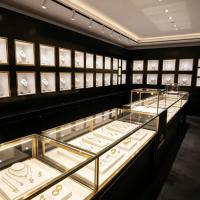 China 1.1 CBM Volume Jewelry Store Display Case with Glass Displaycases and LED Lighting in Elegant Jewelry Boutique Design for sale