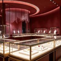 China Upright Display Case with 50kg Per Shelf Weight Capacity, Integrated LED Lighting, and Customizable Dimensions for sale