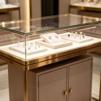 China Luxury Jewelry Store Layout with Full-length Mirrors Near Display and Glass With LED Lighting Powered by 12V Output Voltage for sale