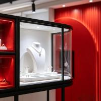China Luxury Jewelry Store Layout with Polished Marble Flooring, Ambient and Accent Lighting, and Full-length Mirrors Near Display for sale