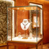 China Ultra-Soft High-Density Velvet Jewelry Display Props with Key-locking Mechanism Factory Direct Made for sale