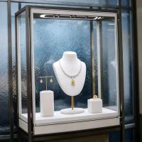 China Luxury Jewelry Store Layout with Full-length Mirrors Near Display, Polished Marble Flooring, and Backlit Logo Sign for sale