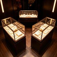 China 3-tier Jewelry Display Props with Customizable Finish and Ultra-Soft High-Density Velvet for Organized Showcases for sale