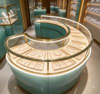 China Exclusive Jewelry Retail Space with Textured Wallpaper and LED Spotlights in White and Gold Color Scheme for sale