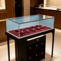 China Luxury Jewelry Store Layout with Polished Marble Flooring and Aluminium Frame Material in White And Gold Color Scheme for sale