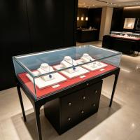 China Luxury Jewelry Store Layout with Polished Marble Flooring and Aluminium Frame Material in White And Gold Color Scheme for sale