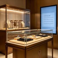 China Tempered Glass Jewelry Display Table with Dimmable High-CRI LED Lighting and Built-in Key Lock for Secure Showcases for sale