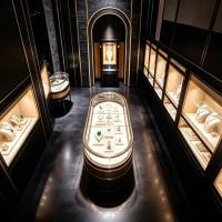 China 120cm X 60cm X 75cm Jewelry Display Table with High CRI LED Lighting and Built-in Key Lock for sale