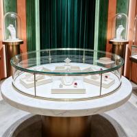China Tempered Glass and Stainless Steel Jewelry Counter with Hidden LED Strip Lighting and Customized Dimensions for sale
