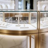 China Wall Mounted Display Case with Built-in High CRI LED Lighting System, 3 Adjustable Shelves, and Matte Black Stainless Steel Frame for sale