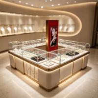 China Modern Jewelry Shop Interior with 1.1 Cubic Meters Design Volume Dimmable UV-free High-CRI LED Lighting and Ultra-Clear Tempered Glass for sale