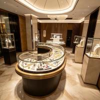 China Upright Display Case with Built-in High-CRI LED Lighting Adjustable Shelves and Ventilated Back Panel for sale