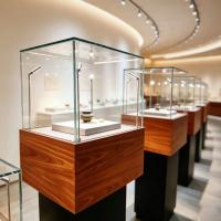 China Built-in LED Strip Lighting Jewelry Display Table with Velvet Lined Drawers and Rust-proof Gold Metal Frame for sale