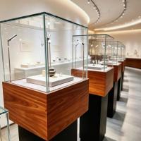 China Built-in LED Strip Lighting Jewelry Display Table with Velvet Lined Drawers and Rust-proof Gold Metal Frame for sale