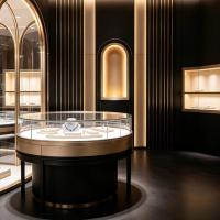 China Clear Glass Front Wall Mounted Display Case with 50kg Per Shelf Capacity and Adjustable Glass Shelves for sale