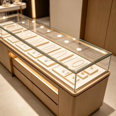 China Calacatta Marble End Jewelry Display Setup Metal Framework Offering Secure and Elegant Solutions for Jewelry Exhibitions for sale