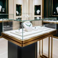 China Elegant Jewelry Boutique Design with Polished Marble Flooring and 600X600X1300MM Display Case for No Need Installation for sale