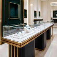 China Elegant Jewelry Boutique Design with Polished Marble Flooring and 600X600X1300MM Display Case for No Need Installation for sale