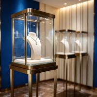 China Black And Silver Jewelry Counter with LED Strip Lighting and Customized Finish for Retail Stores for sale