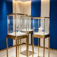China Black And Silver Jewelry Counter with LED Strip Lighting and Customized Finish for Retail Stores for sale