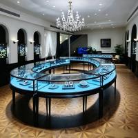 China Modern Jewelry Shop Design with Polished Marble Flooring and Aluminium Frame Featuring Dimmable UV-free High-CRI LED Lighting for sale