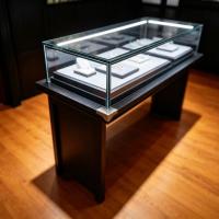 China Ergonomic Bust Stand Design Jewelry Display Props with Customized Shelf Dimensions and Lightweight 0.3kg Construction for sale