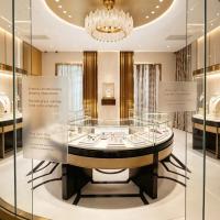 China Elegant Jewelry Boutique Design with Sealed Dust-Proof Structure, Polished Marble Flooring, and Aluminium Frame for sale