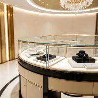China Elegant Jewelry Boutique Design with Sealed Dust-Proof Structure, Polished Marble Flooring, and Aluminium Frame for sale
