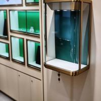 China Luxury Jewelry Store Layout with Textured Wallpaper Sealed Dust-Proof Structure and Polished Marble Flooring for sale