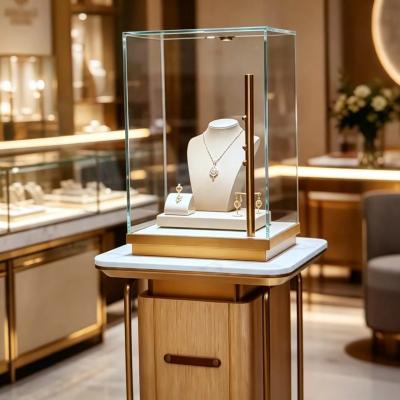 China Customizable Oval Shape Jewelry Display Stand with Sturdy Construction and Matte Green PU Leather for sale