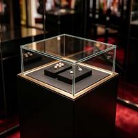 China Customized Overall Dimensions Jewelry Shop Design with Calacatta Marble Top and Ambient and Accent Lighting for Jewelry Store Layout for sale