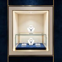 China Calacatta Marble Top Jewelry Shop Design with Ambient and Accent Lighting and Ample Hidden Cabinets for Jewelry Store Layout for sale