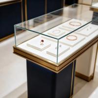 China Calacatta Marble Top Jewelry Shop Design with Ambient and Accent Lighting and Ample Hidden Cabinets for Jewelry Store Layout for sale