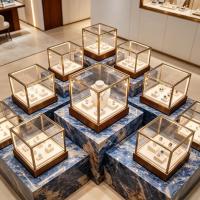 China Luxury Front Showcase Clothing Display Showcase with Built-in Air Vents and 150kg Weight Capacity Featuring Precision LED Lighting System for sale
