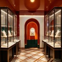 China Jewelry Shop Design with Large Secure Cabinets and Interactive Digital Displays for a Modern Jewelry Store Interior Featuring Glass With LED Lighting for sale