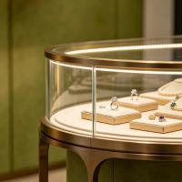 China Macaron Heart 4 Tiers Jewelry Display Props with Dimmable LED Spotlight and Customized Shelf Dimensions Jewelry Display Stand for sale