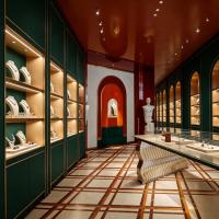 China 120 Square Meters Jewelry Shop Design with Shatter-resistant Tempered Glass and Lockable Cabinets for Jewelry Store Interior for sale