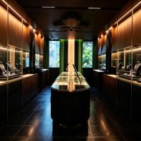 China Pre-Assembled Jewelry Shop Design with Shatter-Resistant Tempered Glass and Customized Overall Dimensions for Jewelry Store Display Case for sale