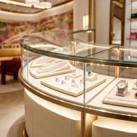 China Ergonomic Bust Stand Design Jewelry Display Props with Customized Overall Dimensions and Scale-Patterned Metal Screen Jewelry Display Stand for sale