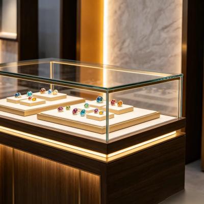 China Heart-Shaped Jewelry Display Props with Scale-patterned Metal Screen and Customized Overall Dimensions for Jewelry Display Stand for sale