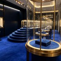 China Pre-Assemble For Ships Jewelry Shop Design with Aluminium Frame and Lockable Cabinets for Jewelry Store Layout for sale