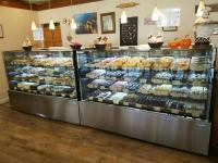 China Triple Glazed Anti-Fog Front Glass Bakery Case Fridge With Ventilated Cooling for sale